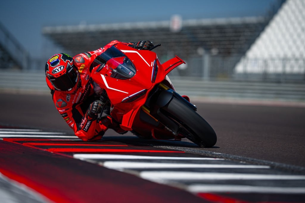 Ducati Panigale V4 R 2026: la superbike stradale da 330 km/h | Dueruote